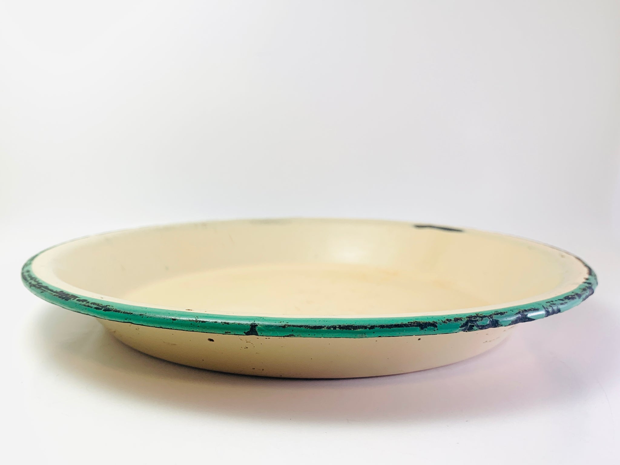 Vintage Enamelware Pie Pan Vintage Enamelware Pie Pan